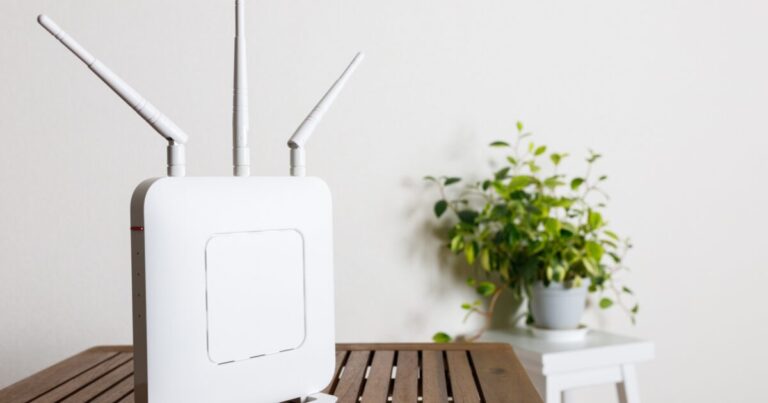 WiFiがバレるリスクと履歴の残り方を完全解説｜今すぐ実践できる7つの対策で身バレを防ぐ